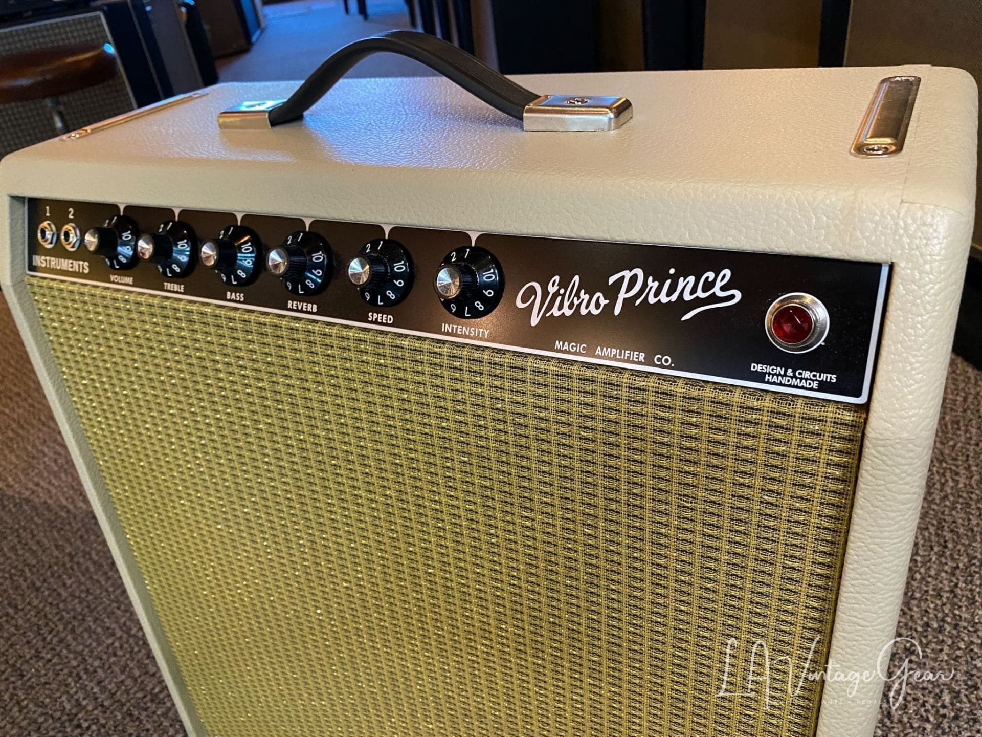 (SOLD) Magic Cream Vibro Prince - With 2x10" Jupiter Ceramic Speakers ...