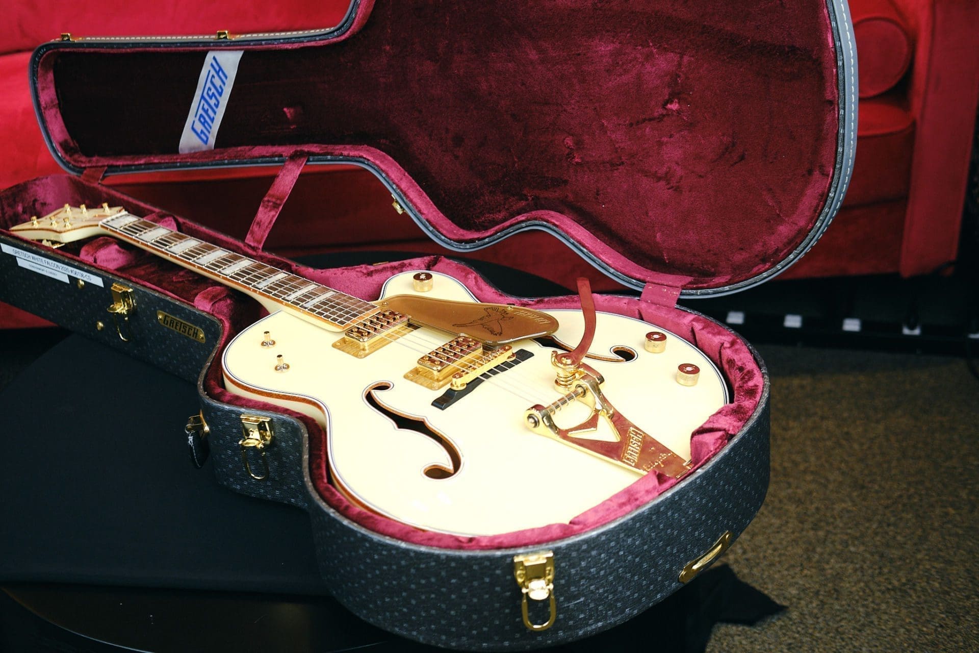 Gretsch Custom Shop White Falcon G6136-CS Semi-Hollowbody Electric ...