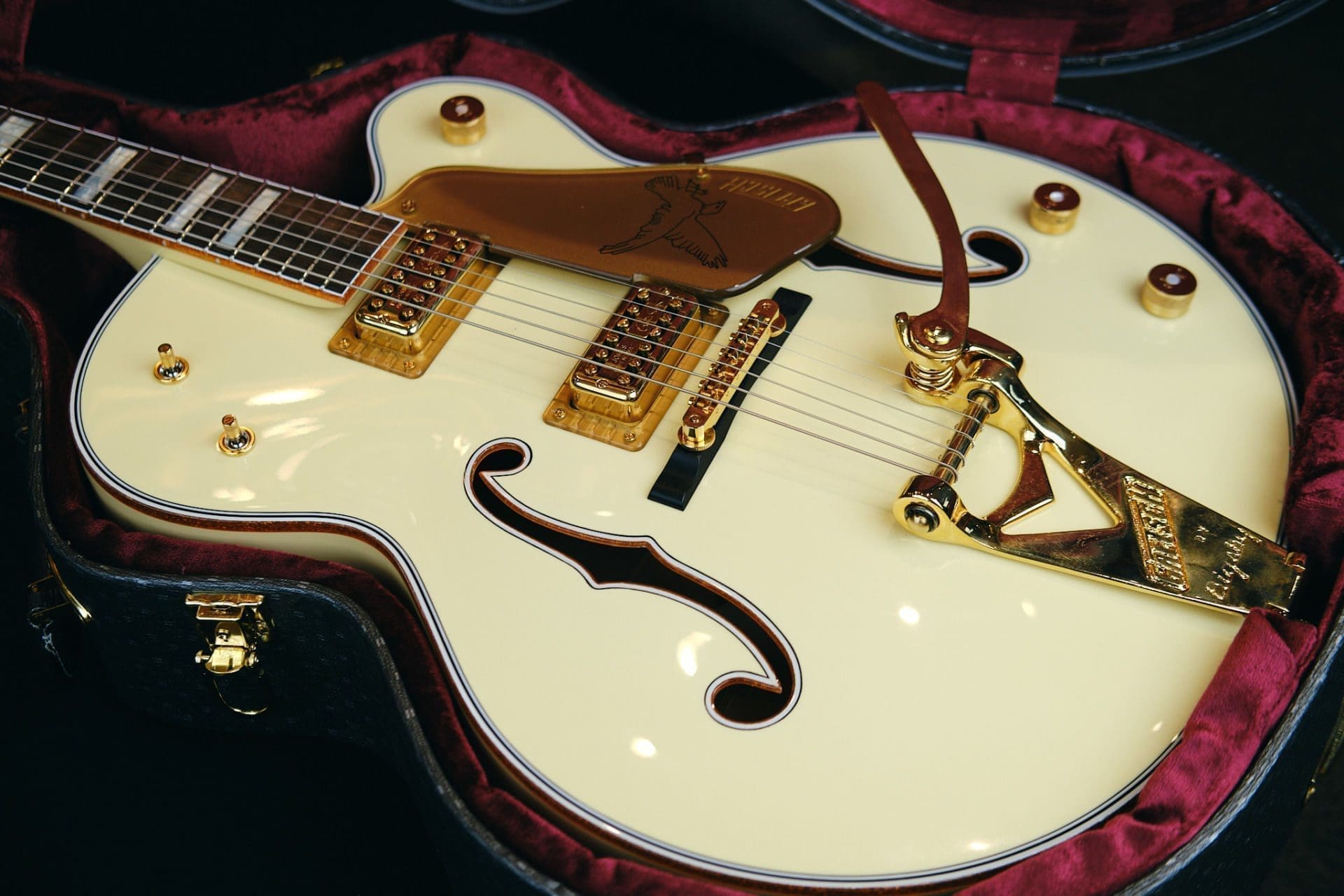Gretsch Custom Shop White Falcon G6136-CS Semi-Hollowbody Electric ...