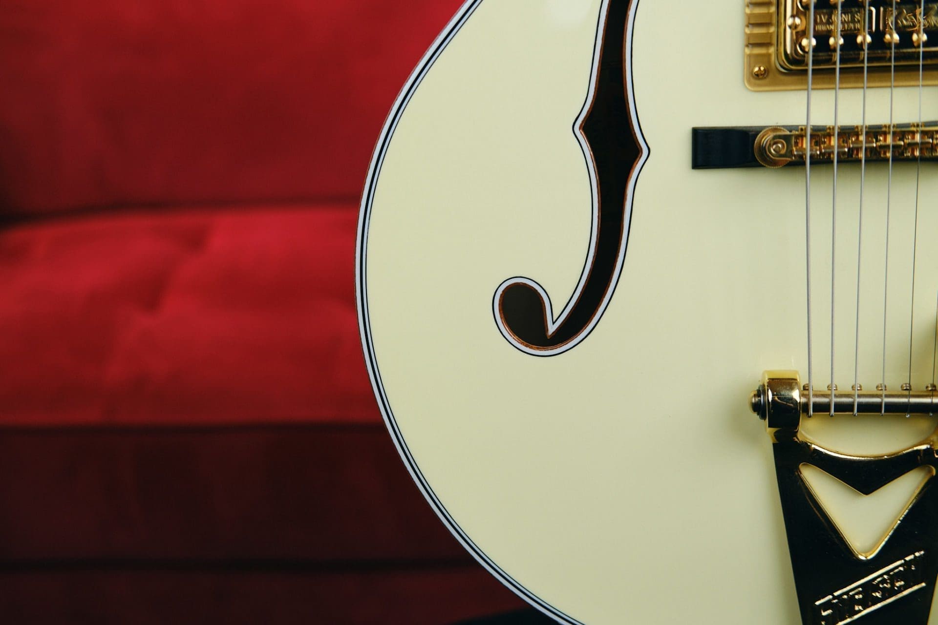 Gretsch Custom Shop White Falcon G6136-CS Semi-Hollowbody Electric ...